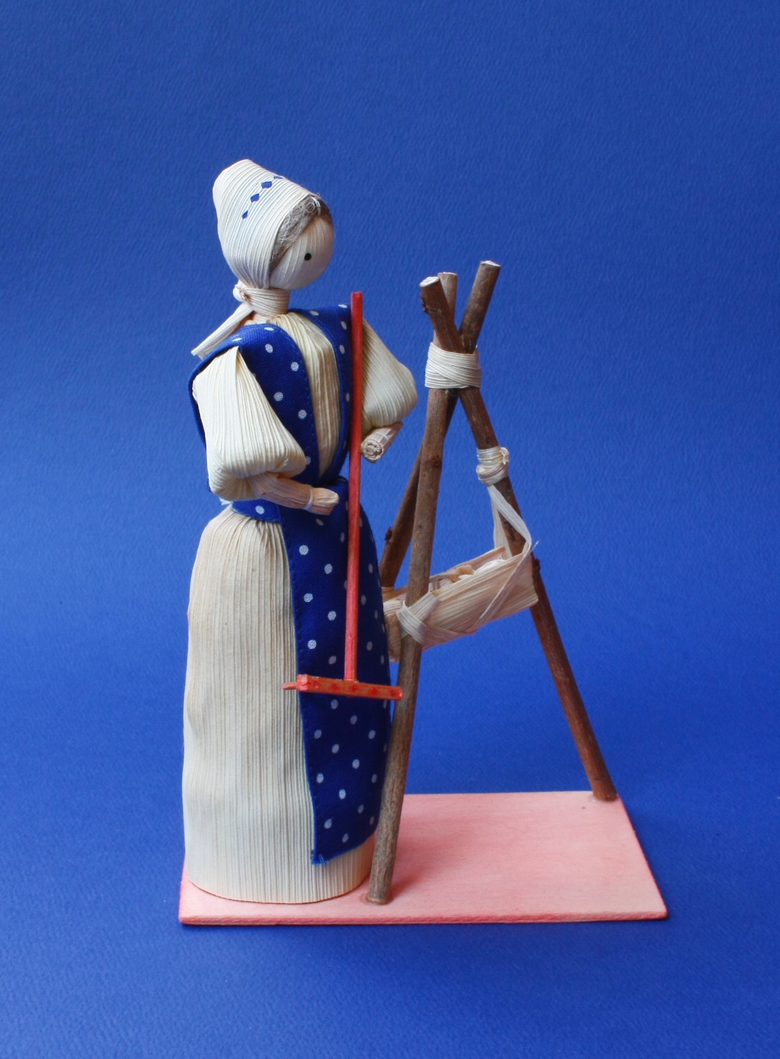 Corn husk figurine - woman with rakes and a child in a field cradle - ÚĽUV